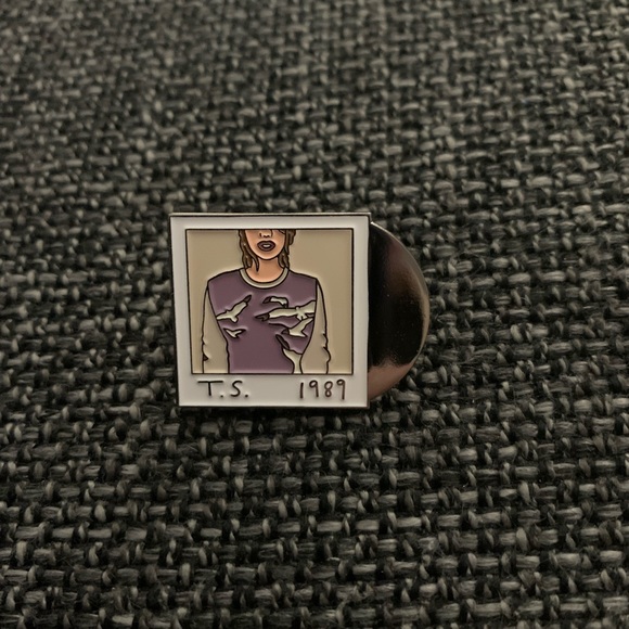 Taylor Swift | Accessories | Taylor Swift 989 Pin | Poshmark